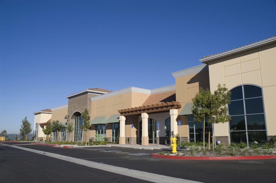 Brick-and-Mortar Outlet Malls Draw Crowds
